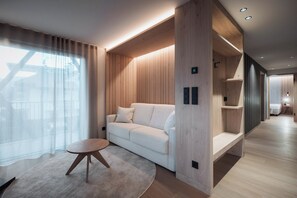 Suite Superior, vista para a montanha | Sala de estar | Televisor LED de 55 polegadas com canais digitais 