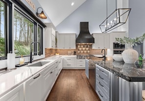 Casa, várias camas (Lucent Sunset Retreat) | Cozinha privada