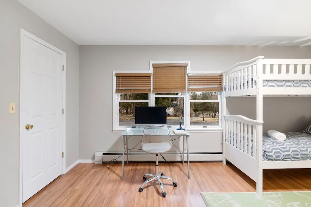 Spring Oasis With Patio And Lush Garden Views - Mahwah, NJ