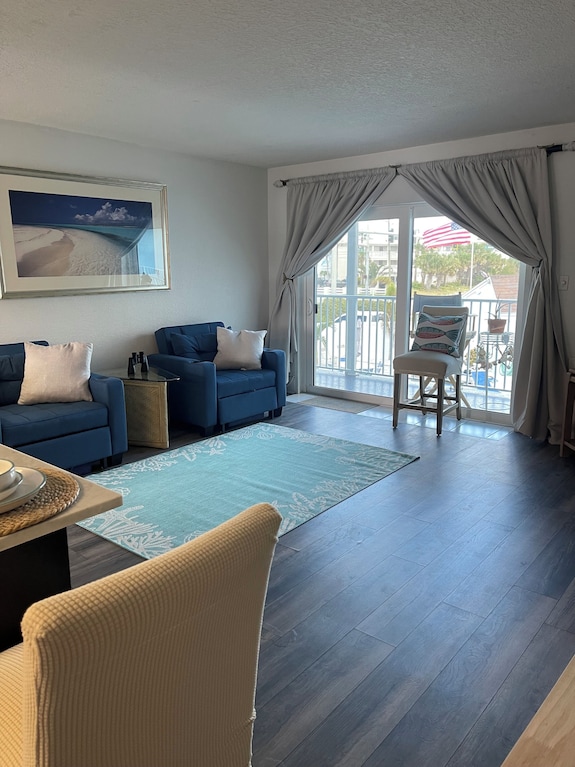 Brumbelows Beachside Condo Cozy Studio Steps From The Ocean In New Smyrna - Edgewater, FL