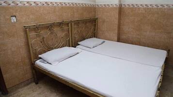 Quarto Duplo Deluxe, Vista para a cidade | Quartos insonorizados, ferro/tábua de engomar, Wi-fi grátis