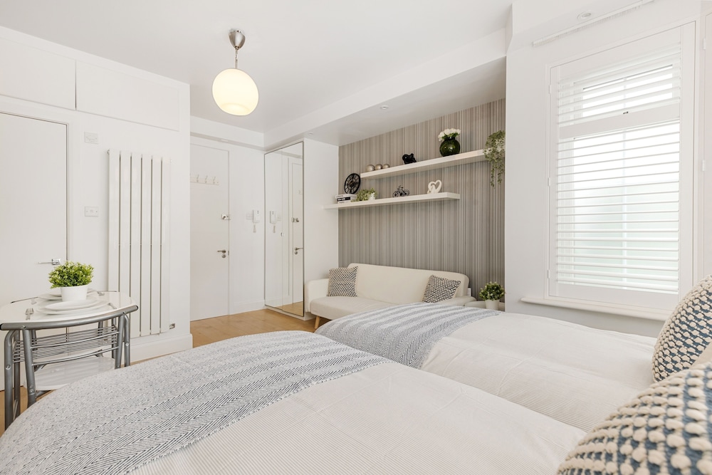 Cosy Studio Flat w/ Free Parking - London | Vrbo