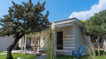 Bungalow Standard, vista para a praia | 1 quarto, cofre no quarto, Wi-fi grátis