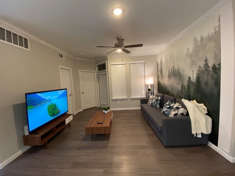 Spring Modern 2 King Bed Long Term Condo - Houston George Bush Airport (IAH)