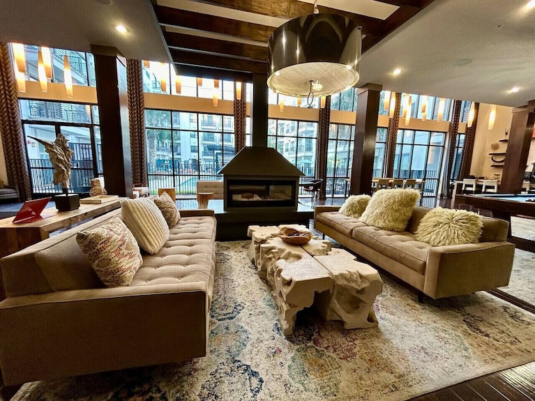 Central Heights Functional 2/2 Long-term Condo - Bellaire, TX
