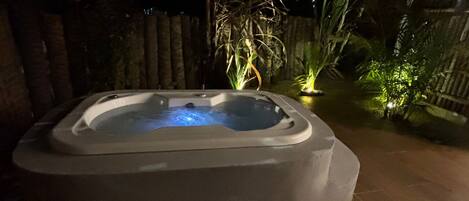 Quarto Duplo ou Twin Superior, banheira de hidromassagem, vista para o mar | Terraço/pátio interior