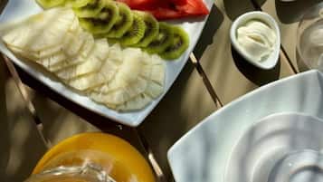 Café da manhã com buffet grátis todos os dias