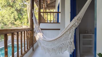 Roupas de cama premium, camas com colchões pillow-top, frigobar