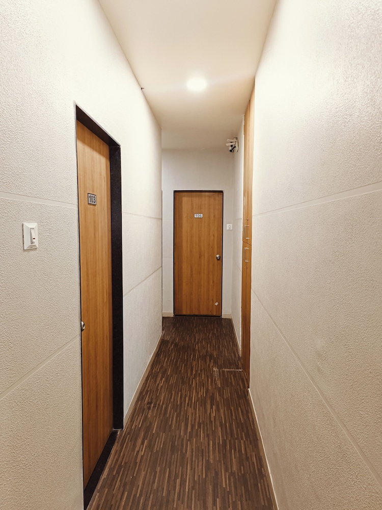 Hotel Apple Palace Surat - Surat