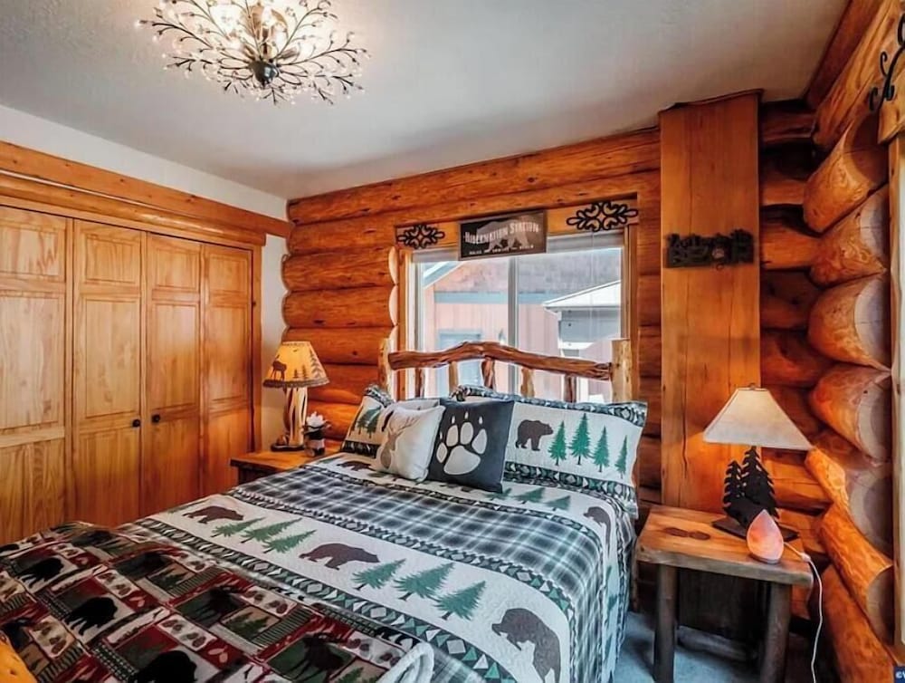 Gorgeous Log Cabin with Hot Tub & Theater near Snowmobile & SXS Trails ...
