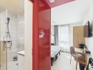 Quarto casal superior | Individualmente mobiliados, escrivaninha