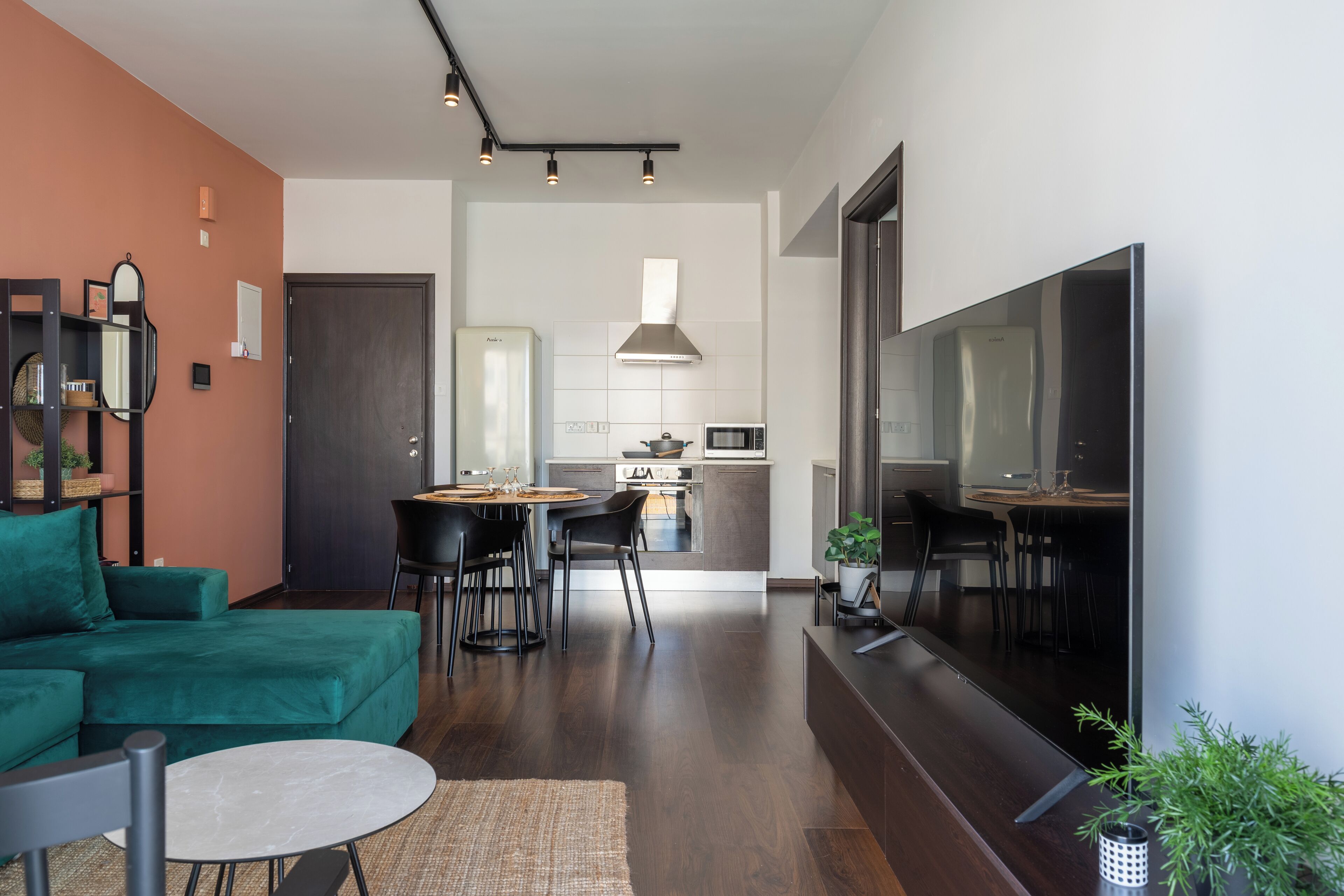 Harbor 303 | Sala de estar | Smart TV 43 polegadas com canais digitais, serviços de streaming