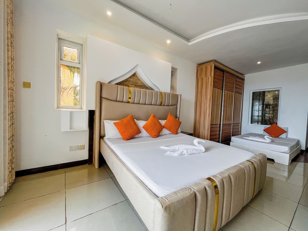 Waves & Wonders Retreat - Mombasa