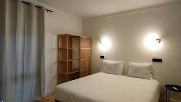 Secretária, quartos insonorizados, Wi-fi grátis