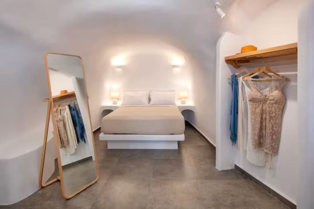 Petit Village - Santorini