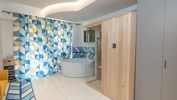 Suite-Estúdio de Luxo, varanda, vista para o mar | Cofre no quarto, secretária, Wi-fi grátis