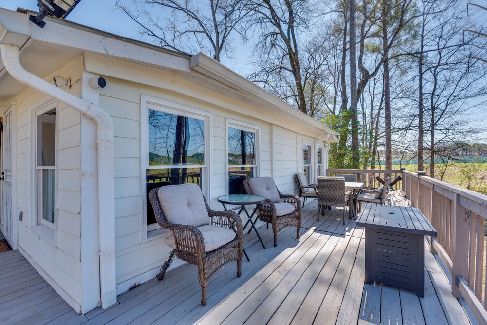 11 Mi To Dtwn Atlanta: Conley Home W/ Yard - Atlanta, GA