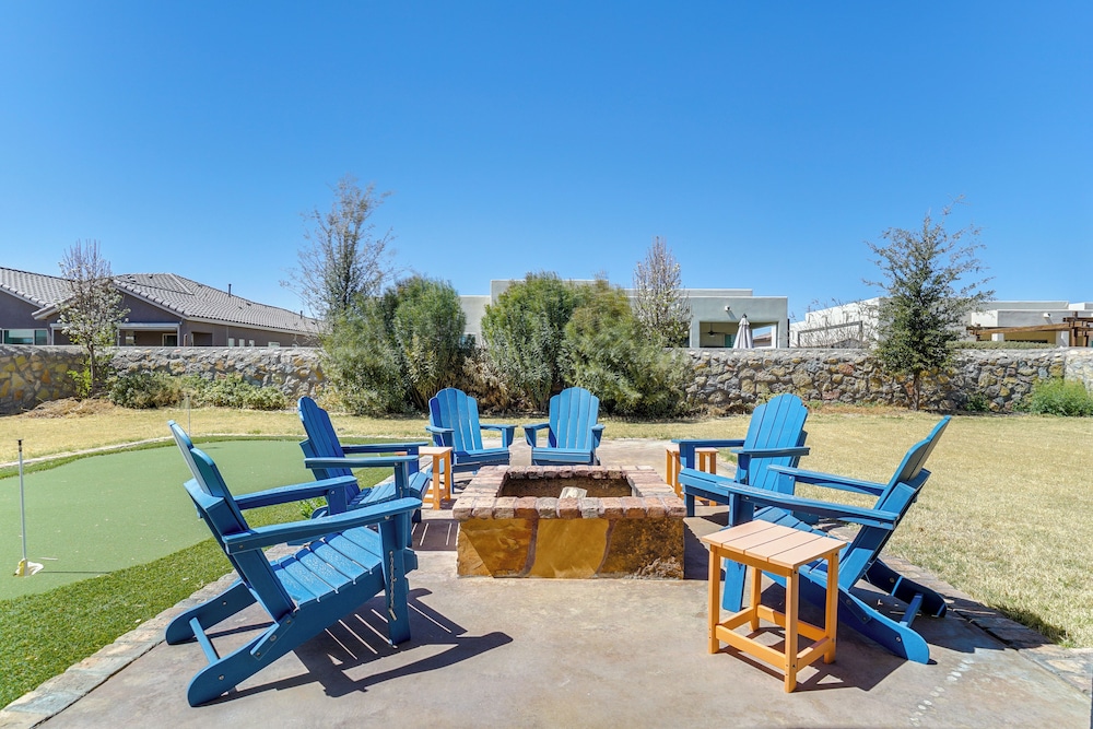 Private Hot Tub + Putting Green: El Paso Getaway! - Santa Teresa