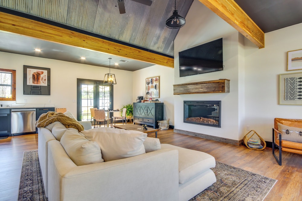 'All About The Buzz' Cottage W/ Patio & Yard! - ボンド, MS
