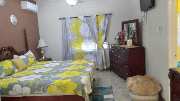 Kingston Oasis - Private House With Mountain Views - Kingston