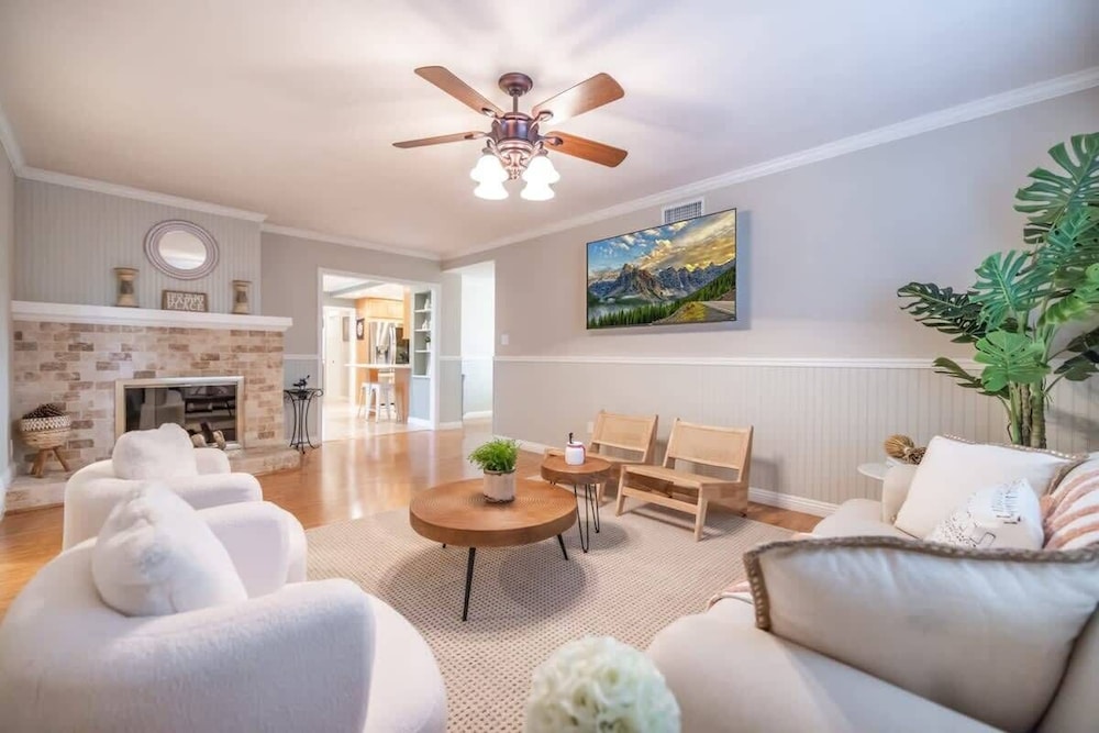 Marbella Lane - Charming 4br Bungalo For Relaxing Retreat - Anaheim