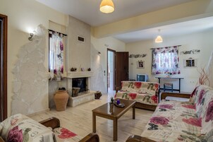 Vila, 4 quartos, vista para o mar | Área de estar | TV de tela plana