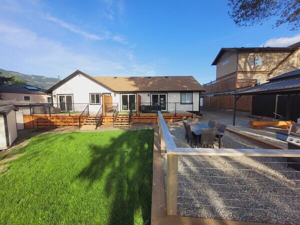 Riverside By Cowichan Lake Cottages - Lake Cowichan