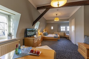 Quarto Triplo Superior | Wi-fi grátis, roupa de cama fornecida