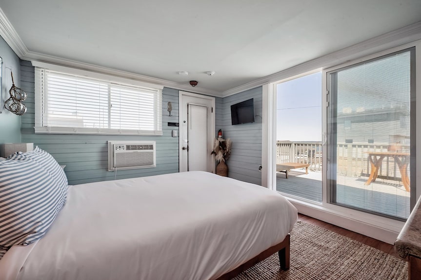 Seashore Condo Hotel #12b, Cozy Fire Island Escape, Near Ferry - With Bay Views And Steps From The Beach. - Fire Island, NY