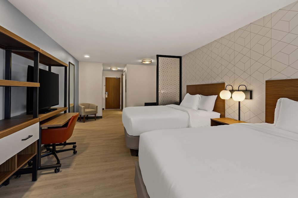 Everhome Suites Somerset - South Brunswick - New Brunswick, NJ