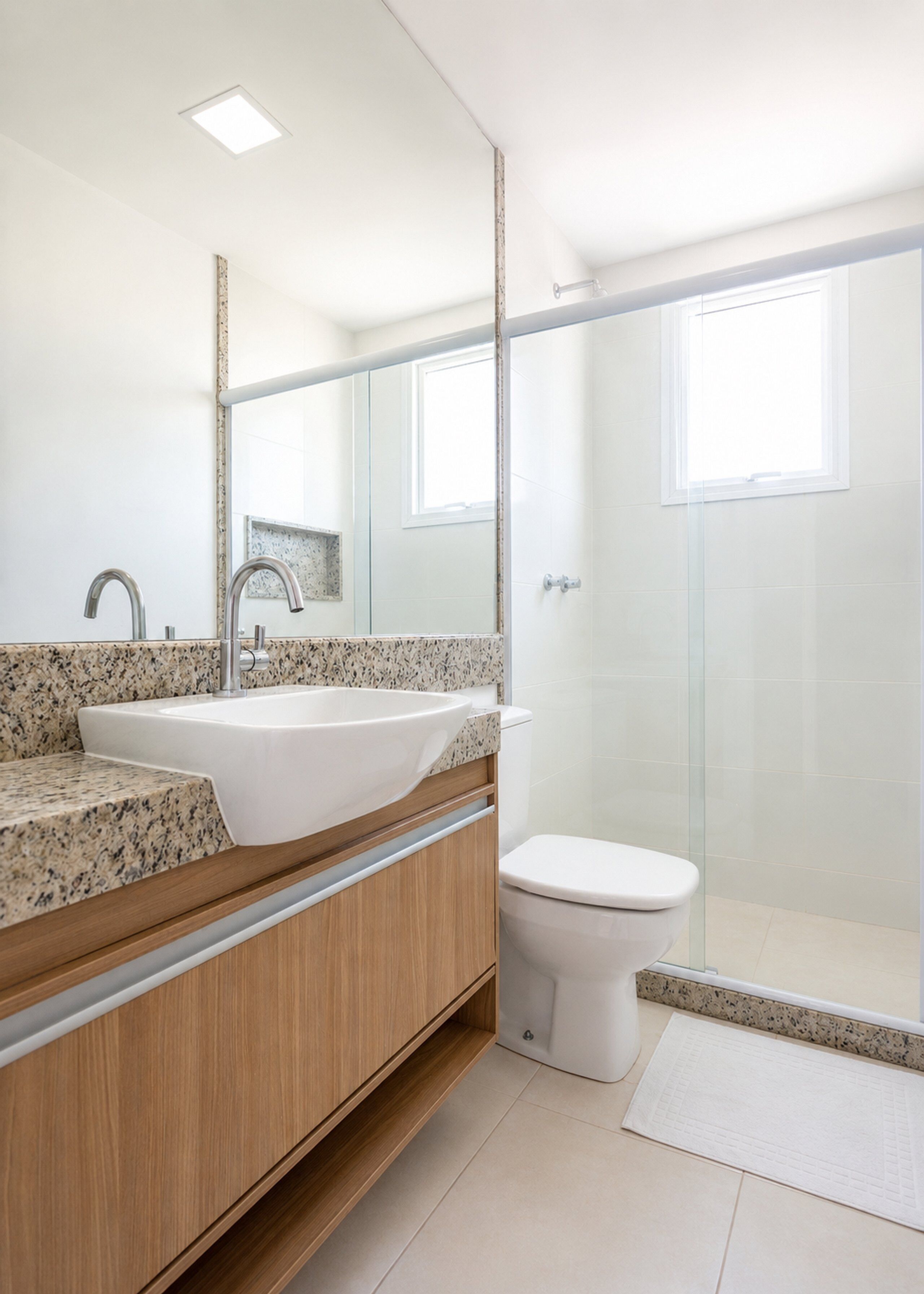 Vila luxo | Banheiro | Chuveiro, secador de cabelo, toalhas de banho, papel higiênico