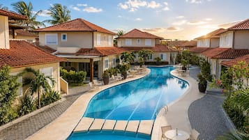 Vila luxo | Piscina | Piscina externa, funciona das 9h às 19h, espreguiçadeiras