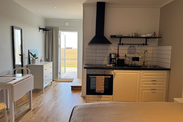 Quarto Duplo | Cozinha privada | Um micro-ondas no espaço comum, uma cadeira de bebé
