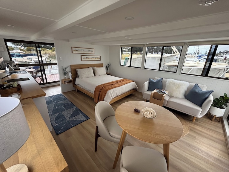 Piccolina Floating Accomodation - South Australia