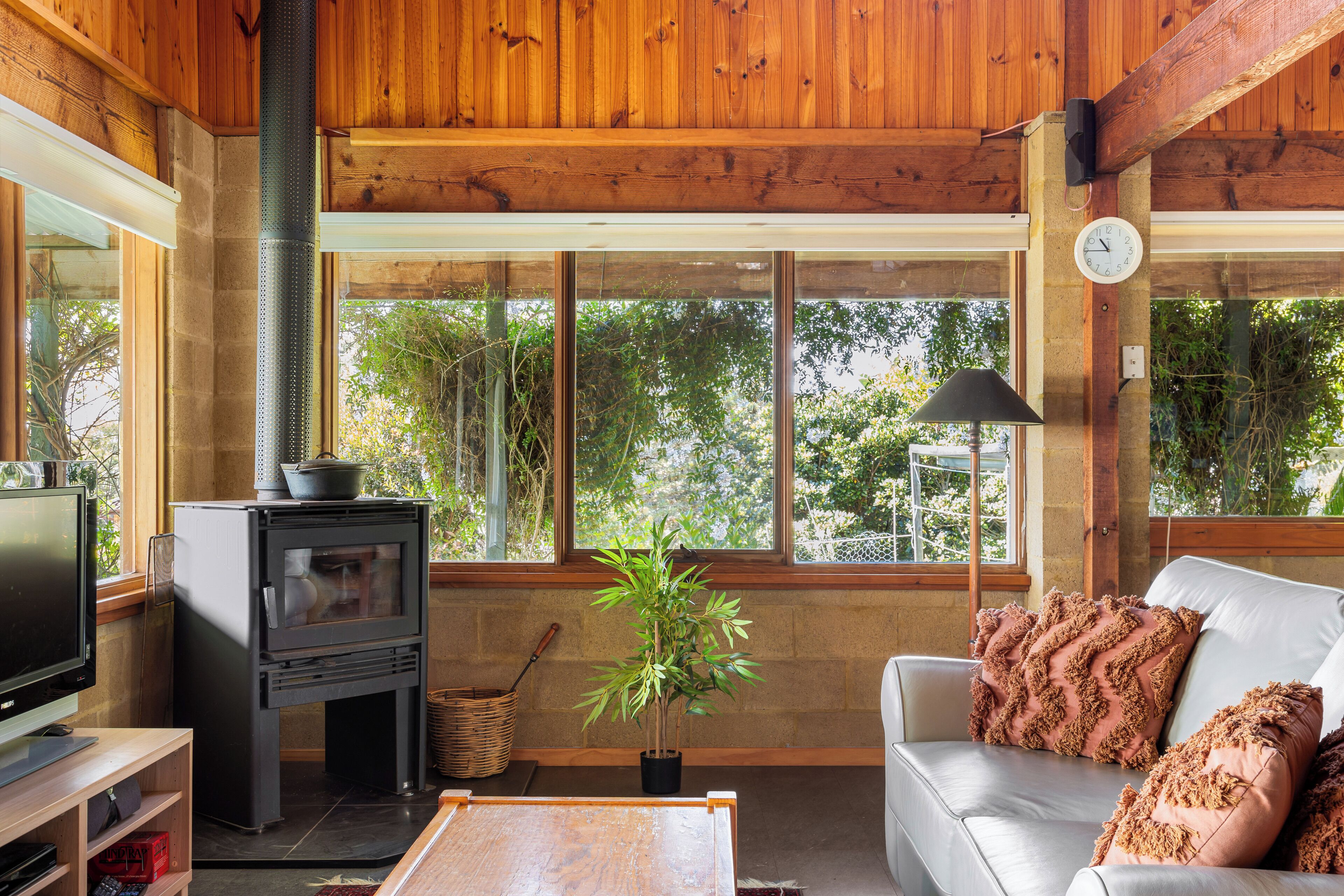 4 Minutes To The Beach! Spacious Stunning Beach House Near Great Surf Spots - Moruya