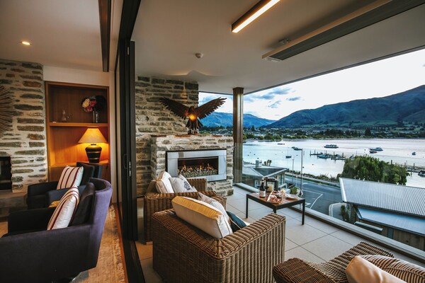 Nautilus - Sleeps 8 - Lake Views - Wanaka