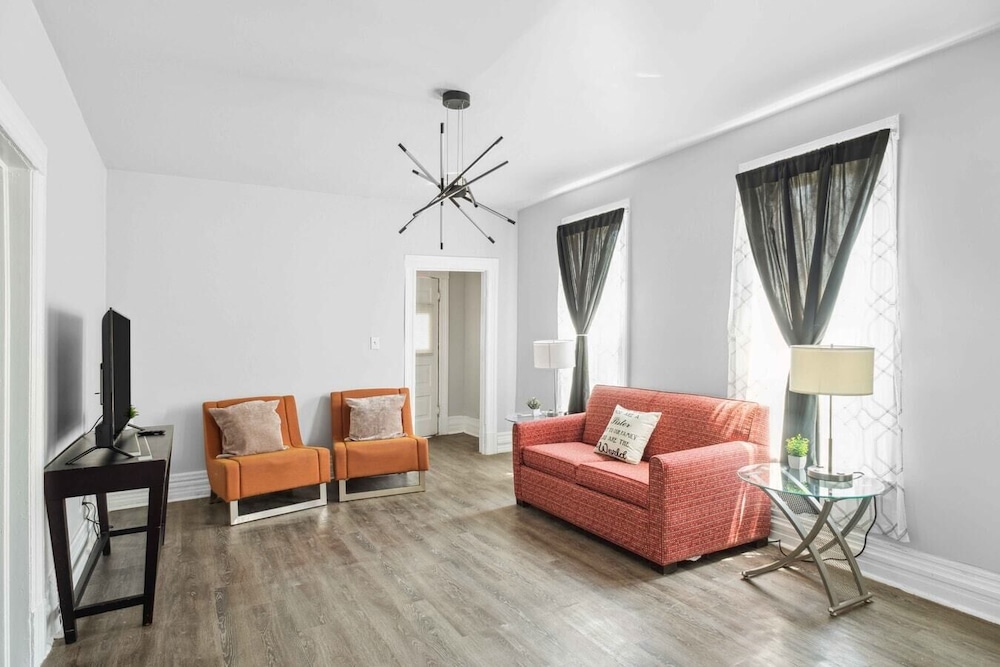 Downtown Detroit Gem 3 Bedrooms & Culture! - Windsor