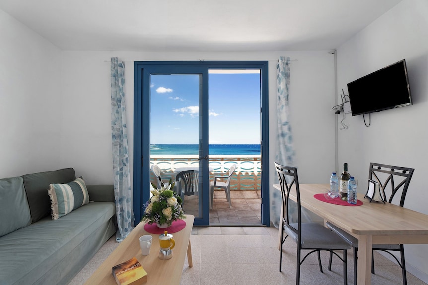 Apartamento 'Playa Azul - 6' Con Vistas Al Mar, Terraza Privada Y Wi-fi - La Gomera