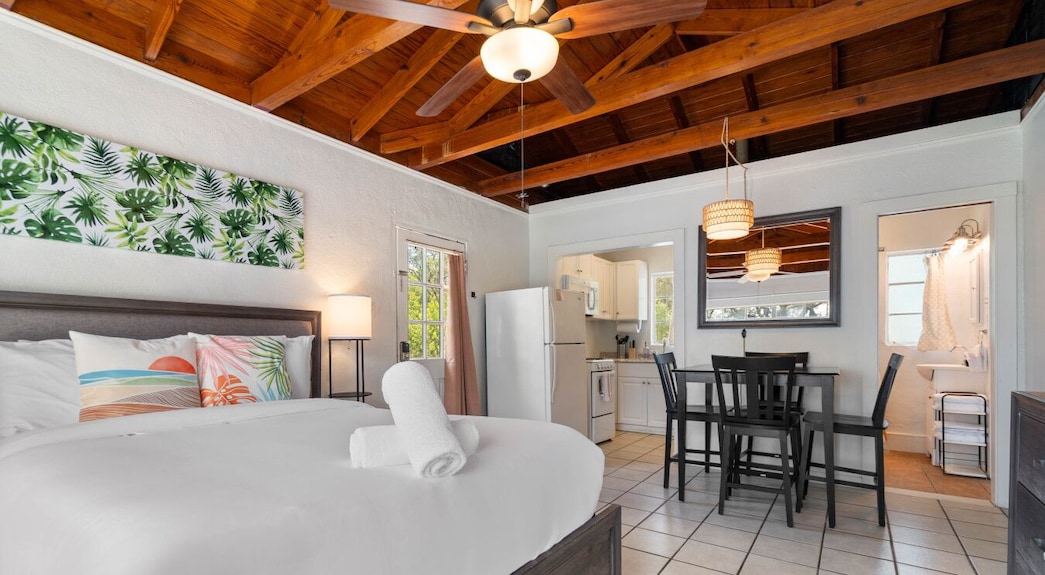 Bungalow #5 Xxxxxxxx - Austin, TX