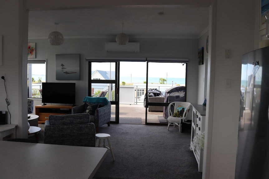 Sea Views From Kitchen, Dinning, Master Bedroom And Large Partly Covered Deck - Riverton / Aparima