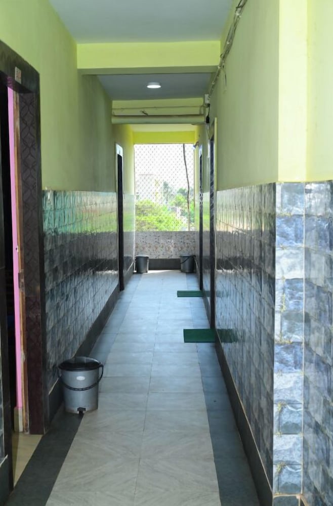 Dhamstay Hotel Padoshi Near Beach Puri - Puri