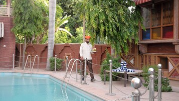 Piscina exterior sazonal 