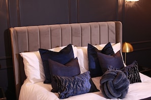 Quarto casal luxo | Ferros/tábuas de passar roupa, Wi-Fi de cortesia, roupa de cama