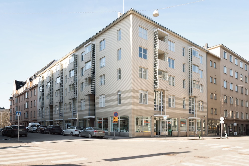 Modern 1br Apartment With Balcony - Helsinki