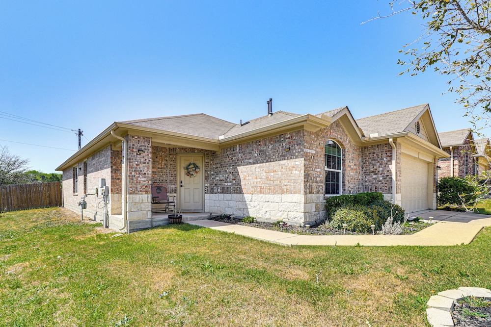 Shop, Dine & Unwind: Pet-friendly Home In Austin! - Austin, TX