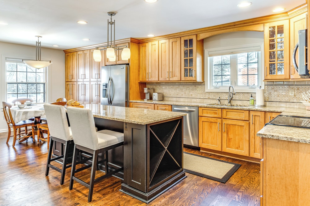 Walk To Main St & Parks: Zionsville Village Home - Carmel, IN