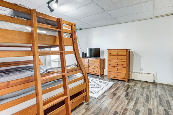 Downtown Beulah Pet-friendly Apt Near Lake & Shops - Beulah, MI