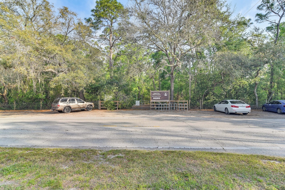 6 Mi To Busch Gardens: Family & Pet Friendly Home - Tampa, FL