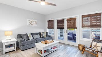 Apartamento em Condomínio Fechado (Cassine Way 303 - Seagrove + Sunsets) | Sala de estar