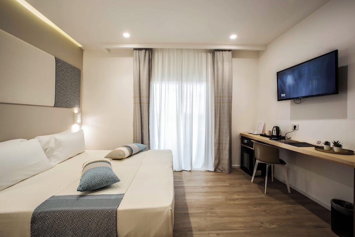 Quarto casal ou duplo superior | 1 quarto, cofres nos quartos, escrivaninha